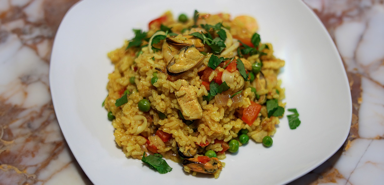 La paella, uno de los platos emblemáticos de España - El rincon del saber